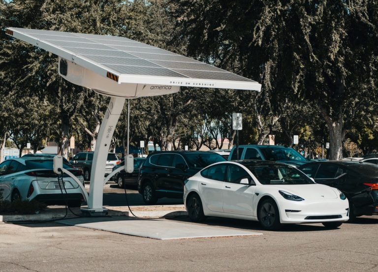 Coches híbridos enchufables: características y ventajas