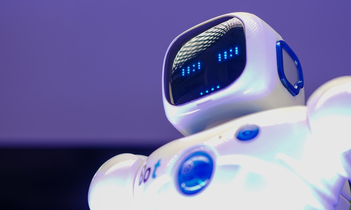 Crean un robot que empeña funciones de abogado